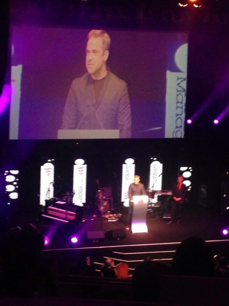 Robbie Williams Live - Robbie remporte un nouvel Award