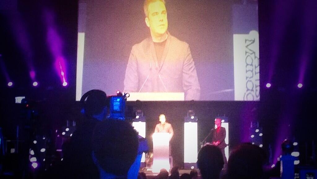 Robbie Williams Live - Robbie remporte un nouvel Award
