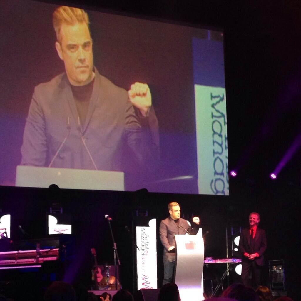 Robbie Williams Live - Robbie remporte un nouvel Award