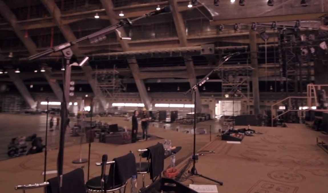 Robbie Williams Live - [SPOILER] Infos sur la Scène