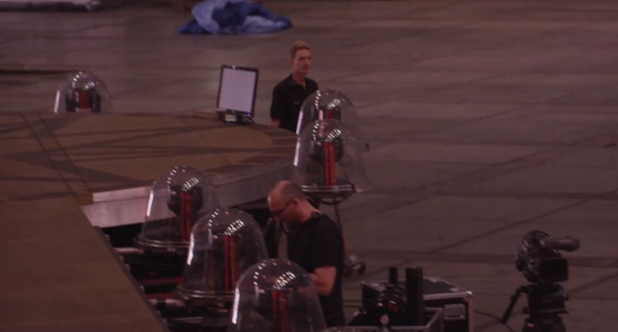 Robbie Williams Live - [SPOILER] Infos sur la Scène